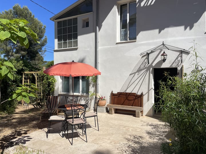 A Deux Pas De La Plage, Dans Un Jardin Artistique - La Seyne-sur-Mer