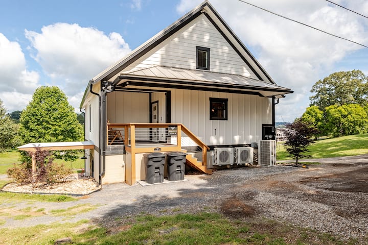 Barndo1 Fluffy Cow Farm Stay At Cedar Pond Farms - Jefferson City, TN
