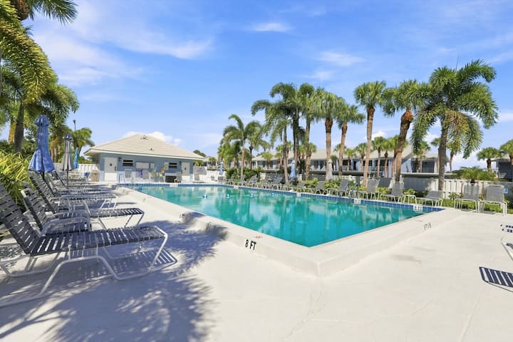 Venice Condo, Pool, Balcony & Beaches Nearby! - Venice, FL