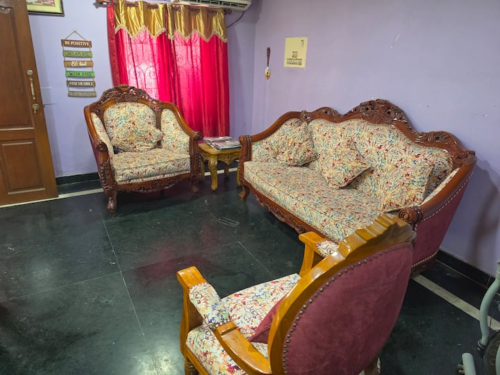 20 Min Drive To Airport. 5 Min Drive To Metro. - Chennai
