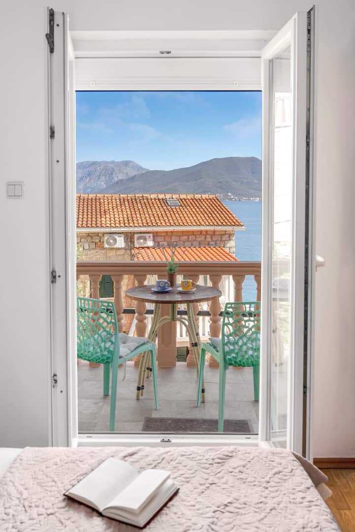 Sea Breeze Espace | Family Beachfront Retreat - Montenegro