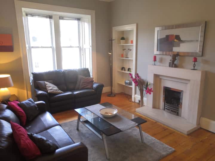 Spacious Old Town Flat, Ideal For Festival - Edinburgh Airport (EDI)