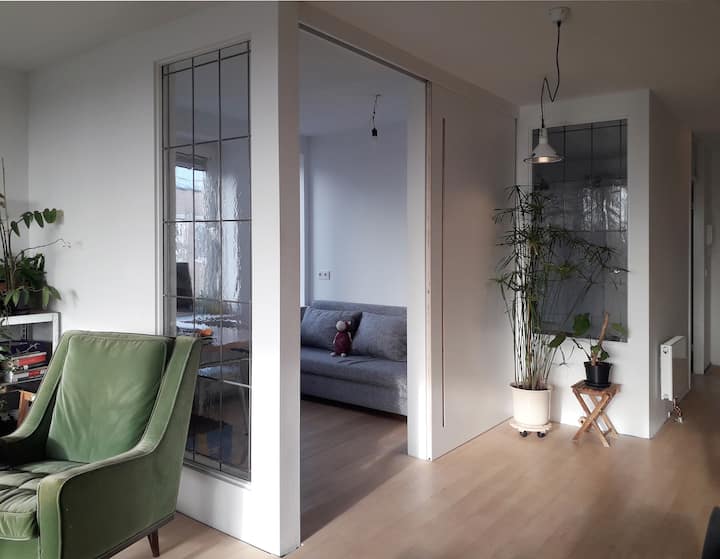 Bright & Airy Canal-side Apartment - Amsterdam