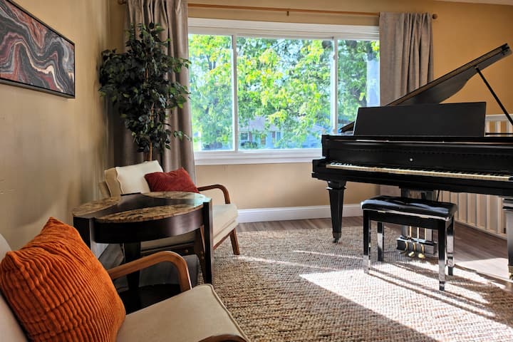 La Petite Grand Piano Sauna Long Stays - Merrillville, IN