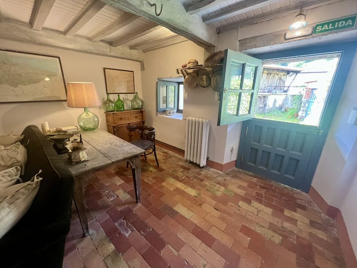 Casa Rustica L'alloru En Aldea De Llanes - Llanes