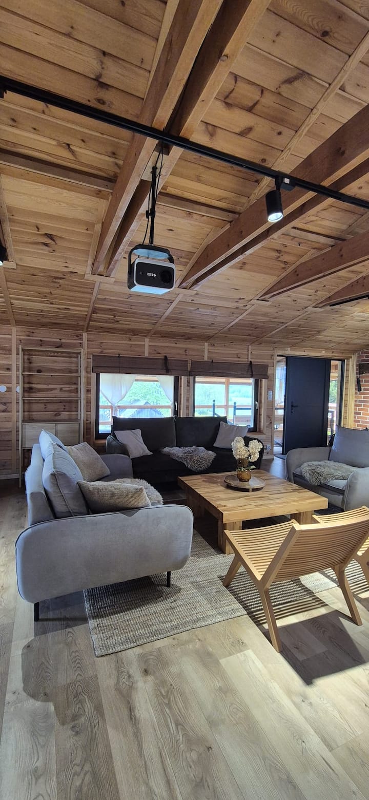 Large Wooden House: Retro & Modern (Max. 14p) - Polen