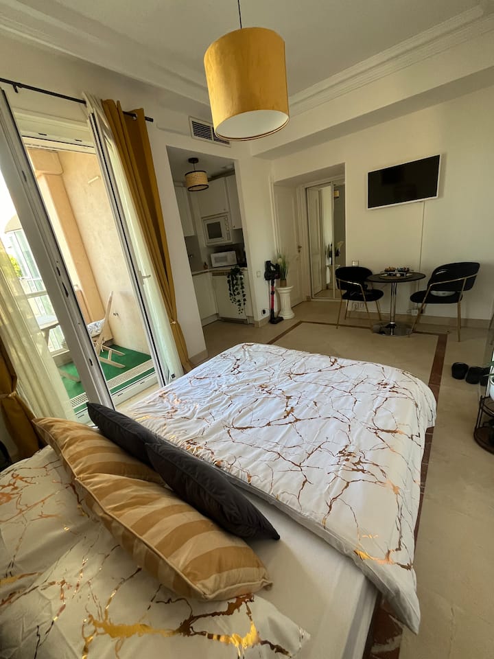 Studio Tout éQuipé Au Palais Napoléon - Golfe-Juan