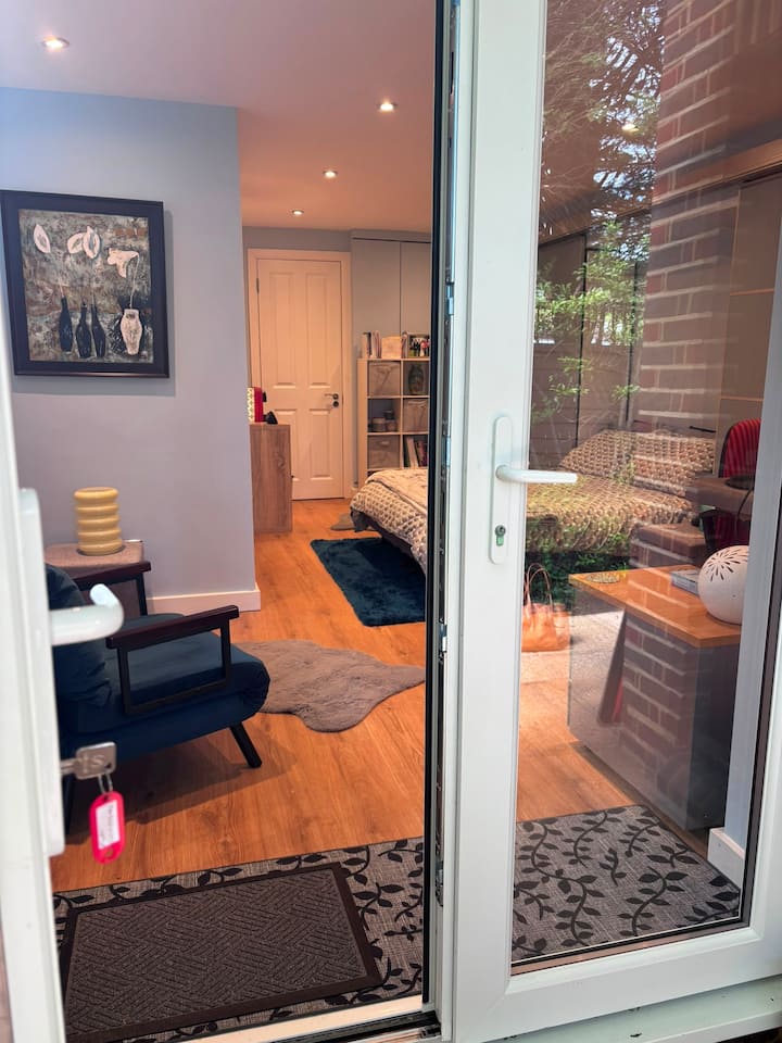 Ground Floor Studio Flat In Luxury Gated Home - Epsom
