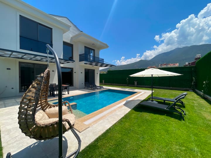 Villa Mih, Lüx,yeni,korunaklı,her Yere Kolay Ulaşm - Fethiye
