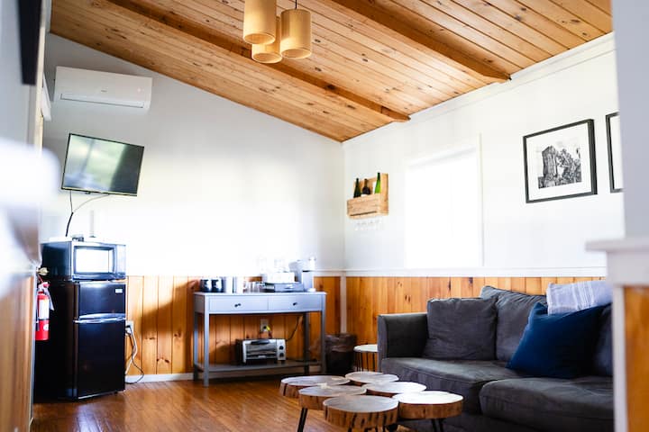 Riesling Cabin At Buttonwood Grove Winery - Cayuga Lake, NY