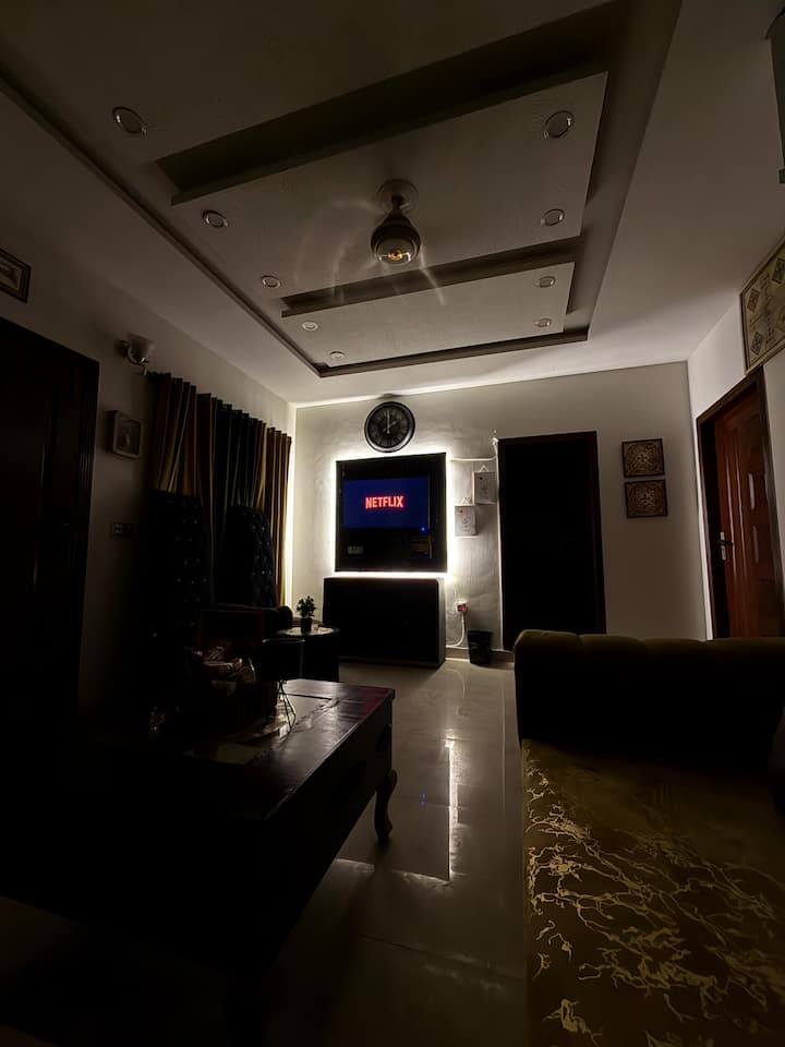 2 Bhk Modern Apartment /Central/ Always Sanitised. - Islamabad