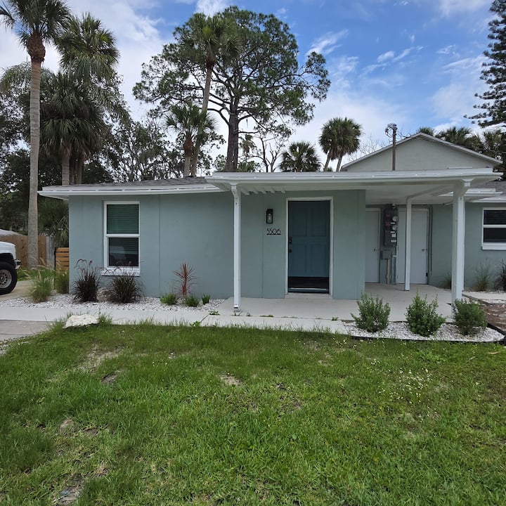 Coastal Twins Getaway - New Port Richey, FL