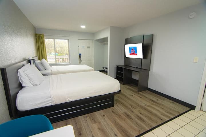 3 Pet-friendly Units | 1.5 Miles To Pbi Airport - West Palm Beach, FL