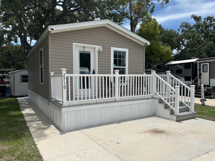Newly Remodeled Tiny Home 20 Minutes From Disney!~ - Kissimmee, FL