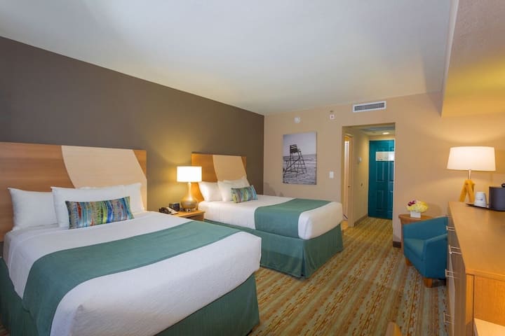Your Vacation Starts Right Here! Outdoor Pool! - Miami Beach, FL