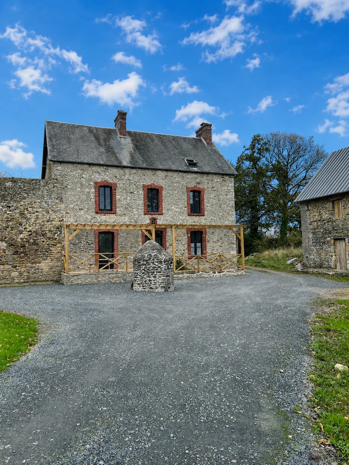 Maison En Pierre Rénovée à Coutances - Coutances