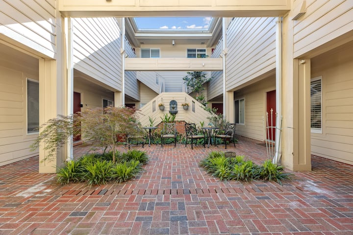 Diamond Courtyard | Historic Downtown | Parking - Wilmington, NC