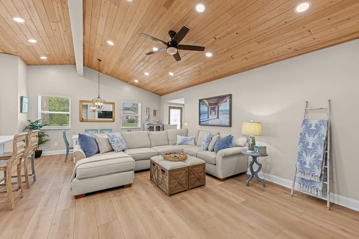 4 chambres, piscine chauffée, près de la plage | Good Morning Rentals ...