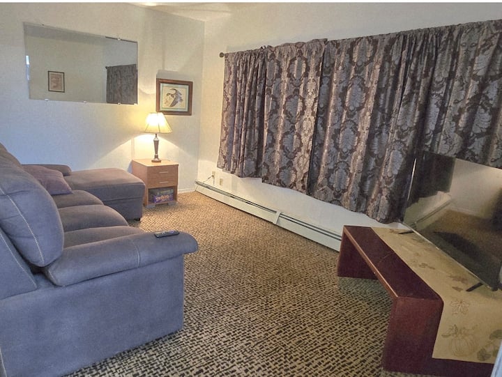 Quiet Quarters 6 A One Bedroom Apt. With Parking - Anchorage, AK