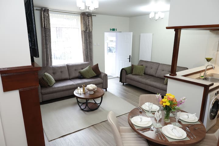 Stylish Home - Contactors Welcome
Wifi & Parking - Bradford, United Kingdom