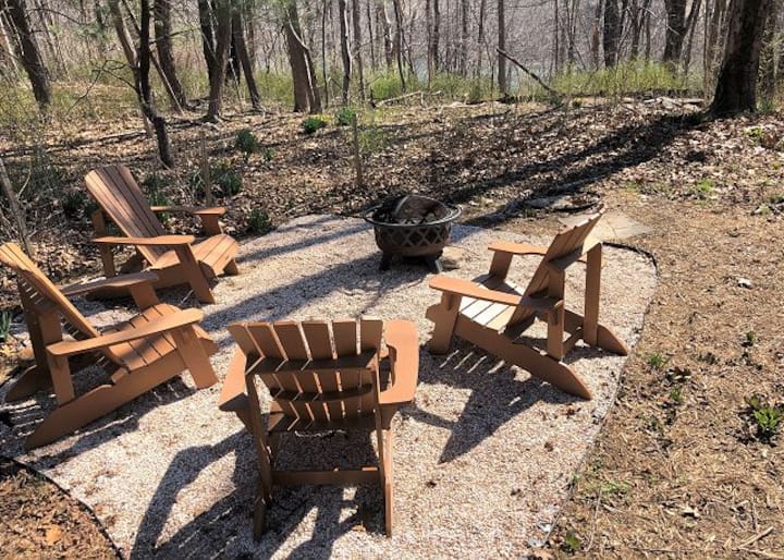 Stay Bunk-a-roono - Pet & Family Friendly - Berkeley Springs, WV