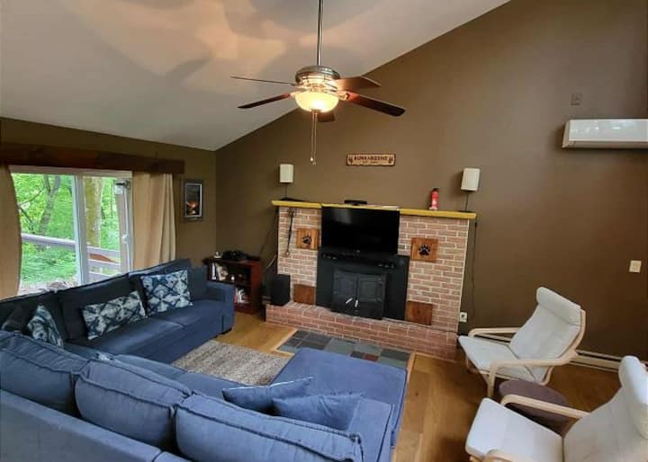 Stay Bunk-a-roono - Pet & Family Friendly - Berkeley Springs, WV