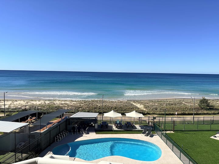 Ocean Front 2br Apartment Heated Pool - Broadbeach