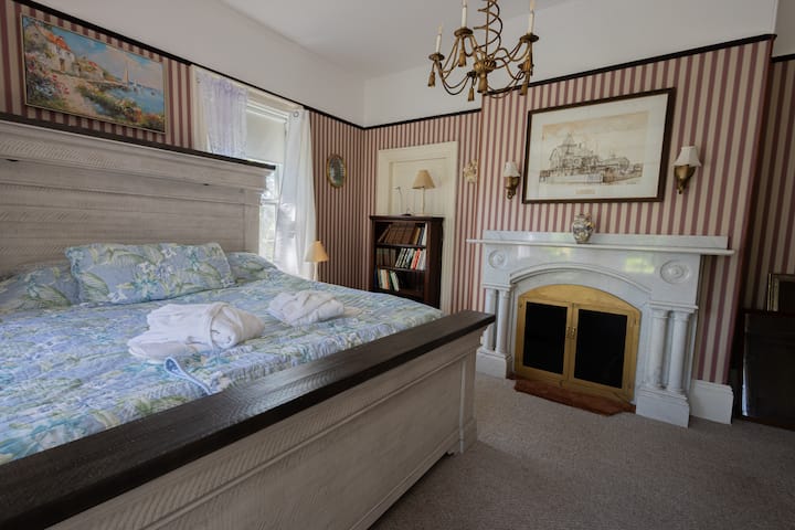 The Villa Callo Inn - The Captain's Suite - Harwich, MA