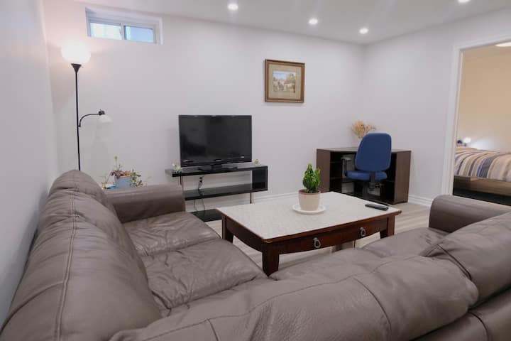 2br Lower Level Suite L Kitchen + Living Space - Markham, Canada