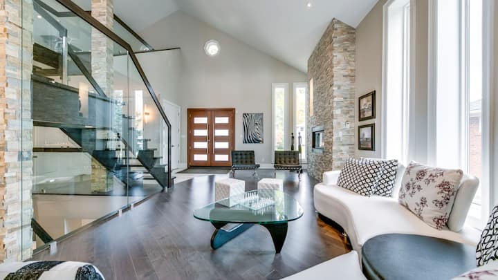 Modern Luxury Designer Home In Oakville - Oakville