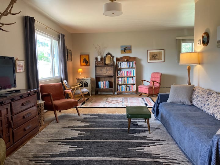 Mid-century Western Stay - Butte, MT