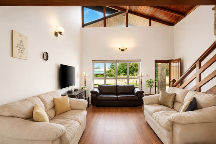 Pet-friendly Duplex With Shared Pool In A Resort - Jim Corbett National Park