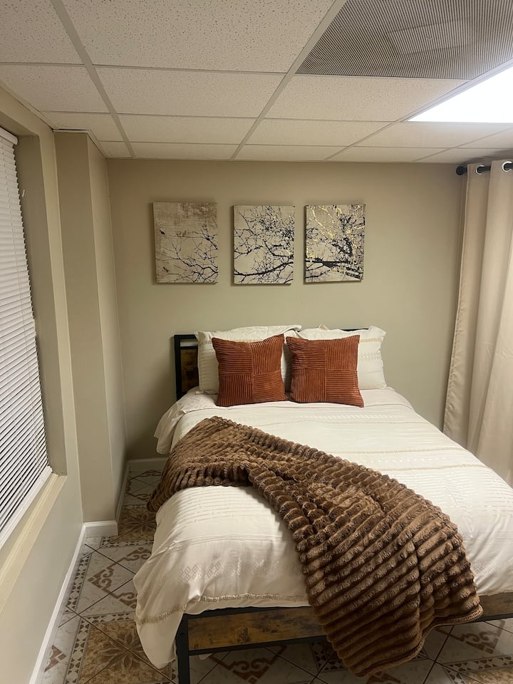 Whole Basement Private Room - Suwanee, GA