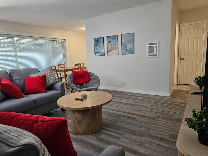 Walk To Beach & Downtown *Modern 2br/2ba *Sleeps 6 - Long Beach, CA