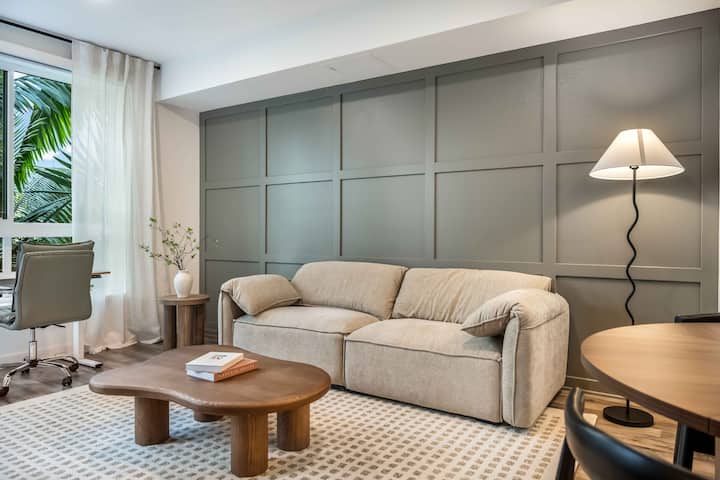 The Juniper® - Luxury 1br W/ King Bed, Gym, Pool - Irvine, CA