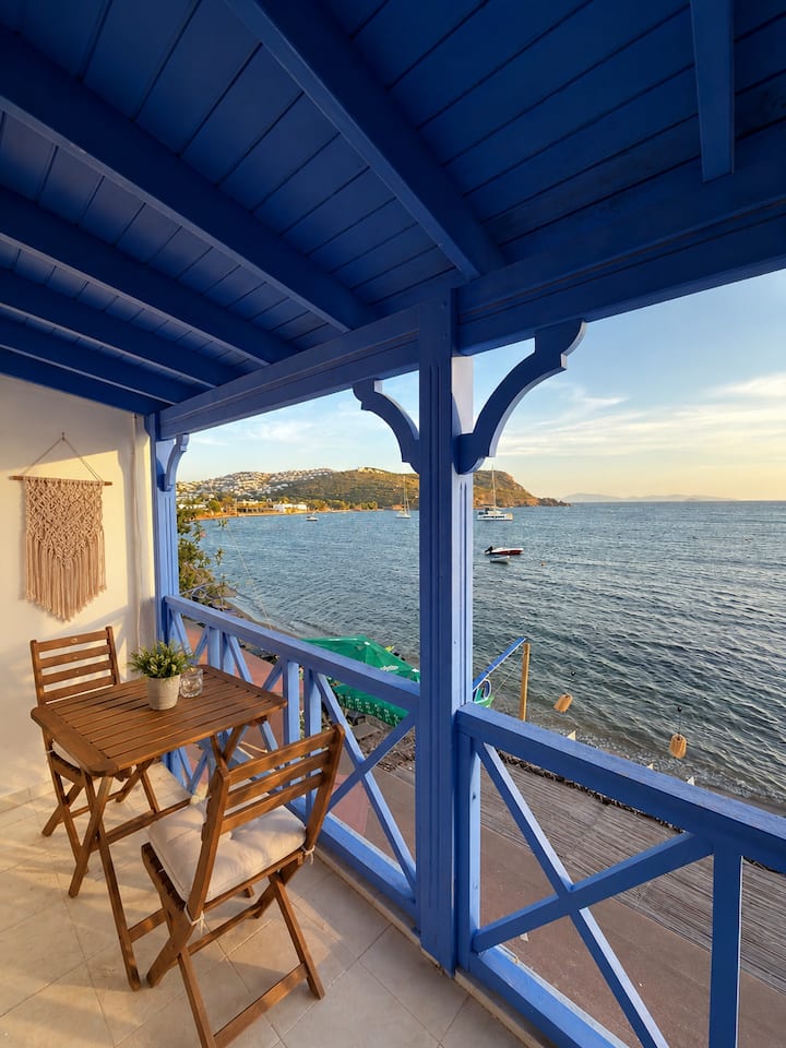 Peaceful Seafront Flat @ Gümüşlük - Akyarlar