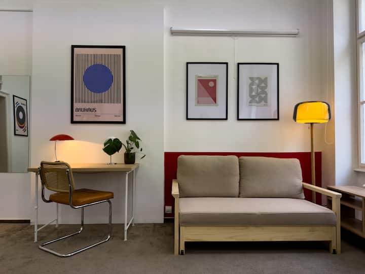 Zen Hideaway Studio | Netlfix, Coffee, Projector - Bratislava