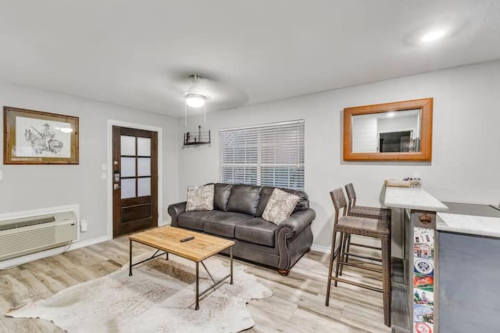 Cozy Nb Retreat | Queen Bed | Pets Ok - New Braunfels, TX