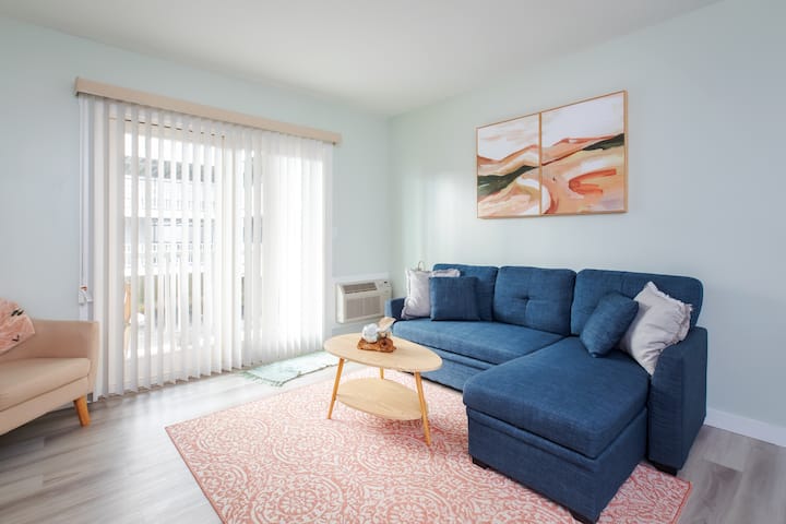 Ocean Mist| Beach View| Sleeps 4| Parking| Balcony - Hampton Beach
