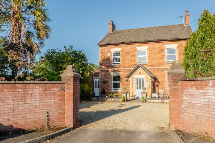 Beautiful 5-bedroom Home Near Stroud - Gloucester