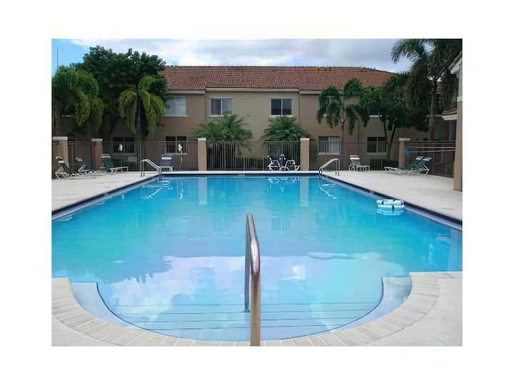 Tropical 2/2 Townhouse For Fifa World Cup 2026 - Pembroke Pines, FL
