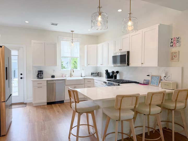 The Happy Nest - Sleeps 5 Near Kennebunk Beaches - Kennebunkport, ME