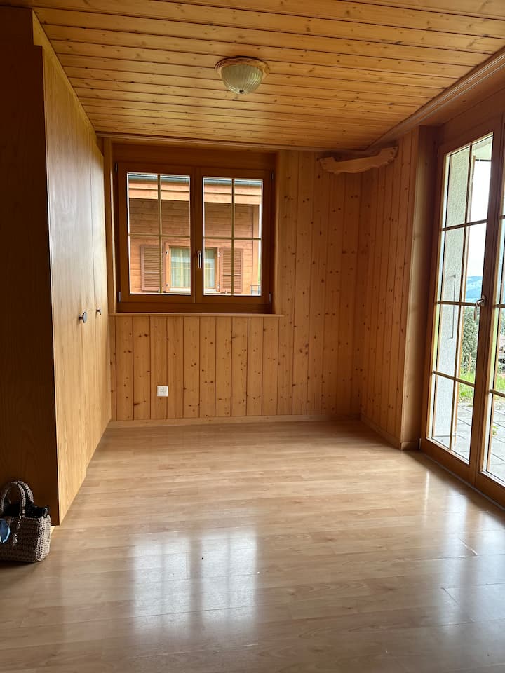Neu. Neue Möbel Kommen Diese Woche Bergblick - Spiez