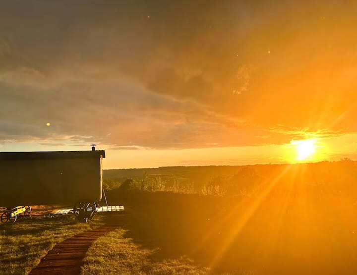 Magical Country Hut & Breakfast - Chippenham
