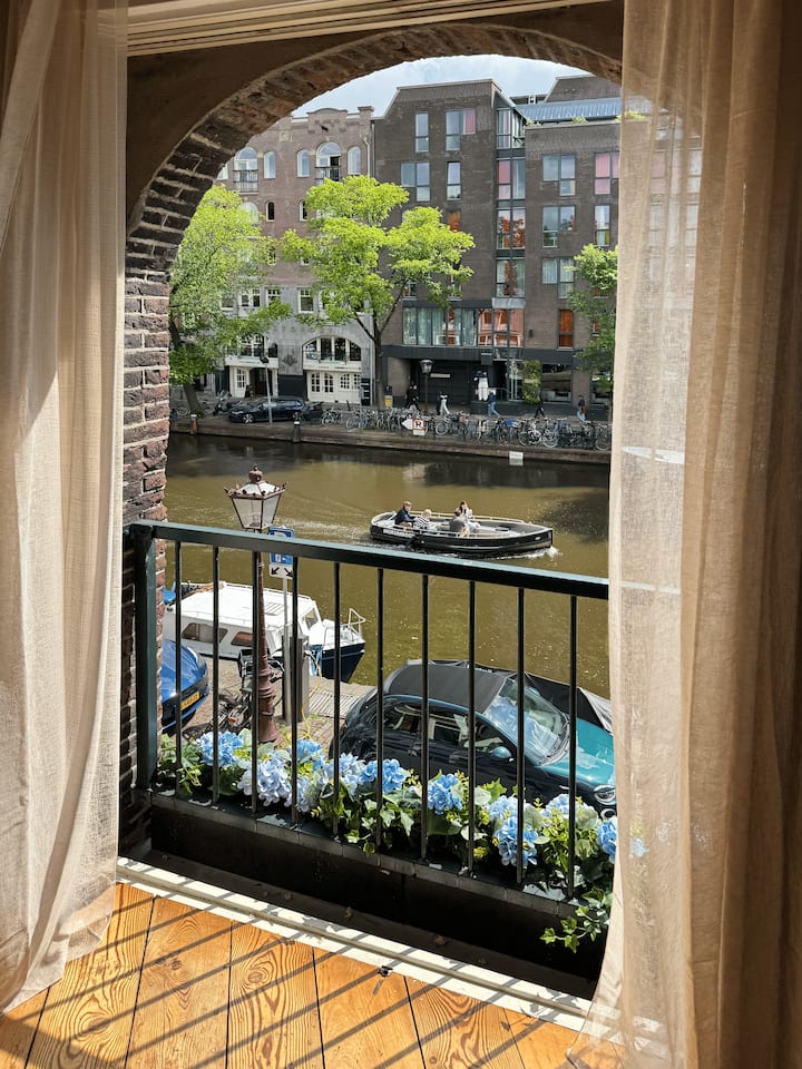 Epic 1710's Canal Front Luxury Stay In A Monument - Amsterdam