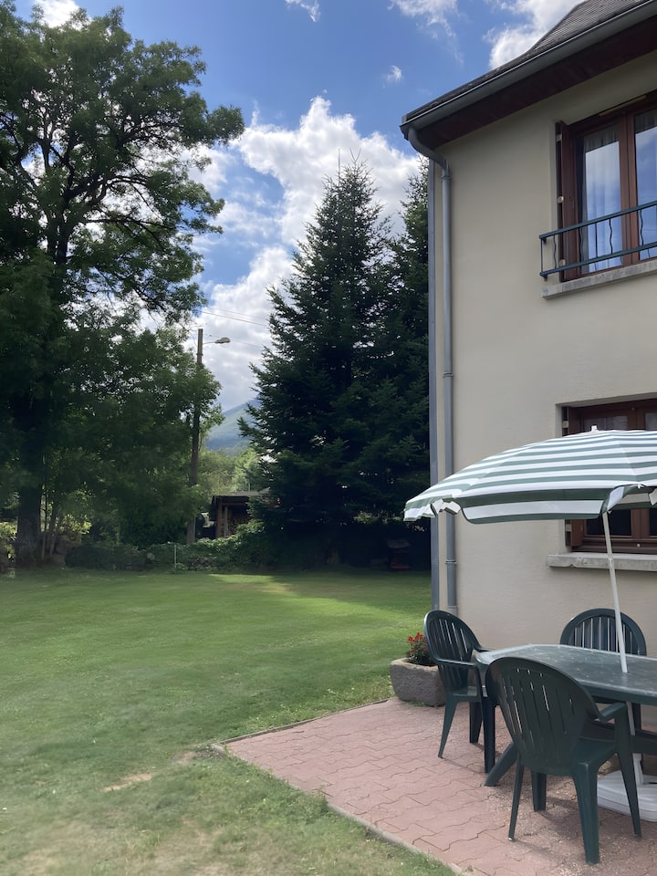 Maison Mitoyenne Avec Jardin - Chambon-sur-Lac