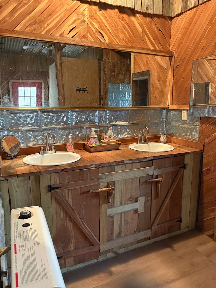 Hill River Hideaway - Van, TX
