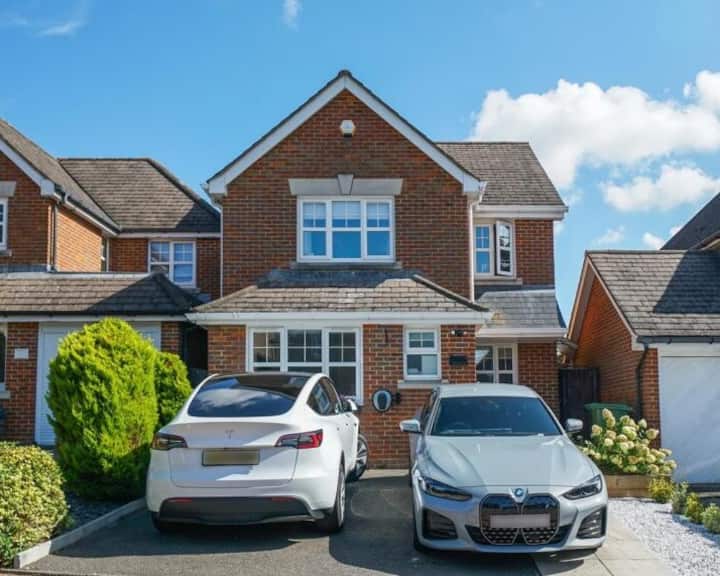 Beautiful Modern 3-4 Bed House In London Suburb - St Albans
