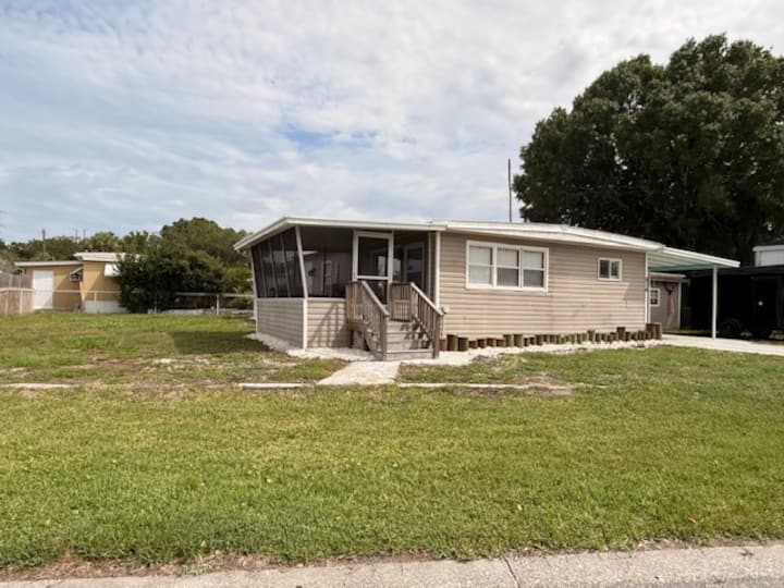 Relaxation Retreat Near The Sponge Docks - Tarpon Springs, FL