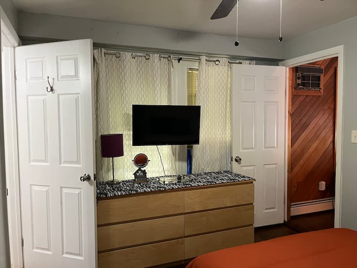A Nice Room In A Lovely House - Rhode Island